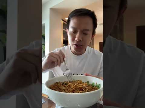 Eating Indonesian Fried Noodle from Mr Sate in Los Angeles while in quarantine 🙂😘🥰