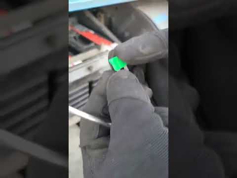 How to change DEF tank fuse on Volvo VNL
