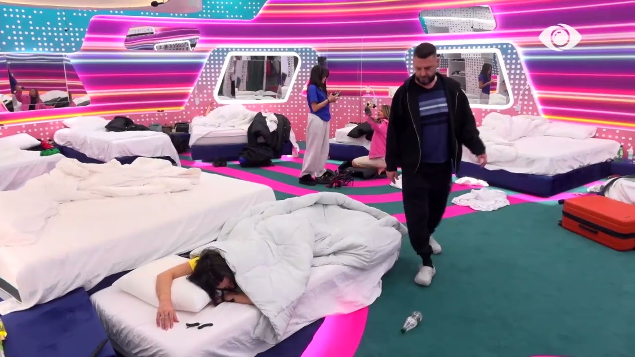 Miri masazhon Baby G, teksa ajo fle gjumë – Big Brother VIP 5 – Top Channel