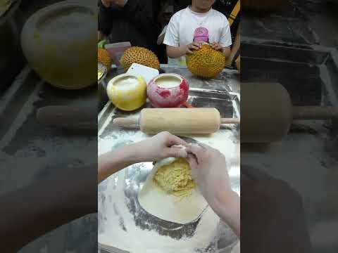 Make and sell durian - flavored sesame cakes to make money