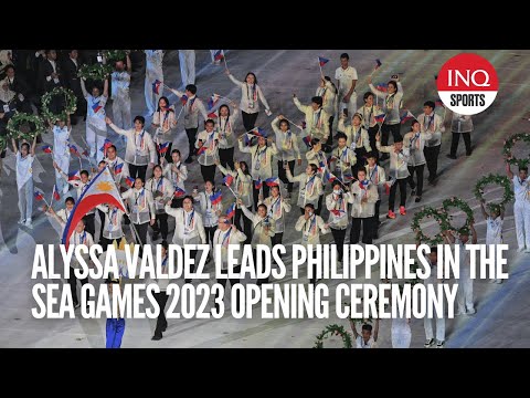 Alyssa Valdez leads Philippines in the SEA Games 2023 opening ceremony