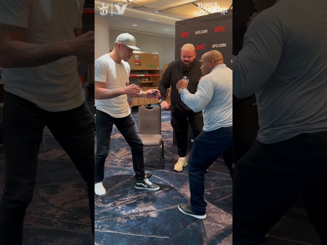 “Get this man a contract!” - MMA X reacts as fan takes 26 unchecked leg ...
