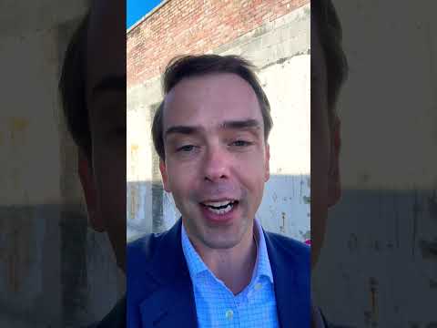 Robot lawyer sued by real lawyer