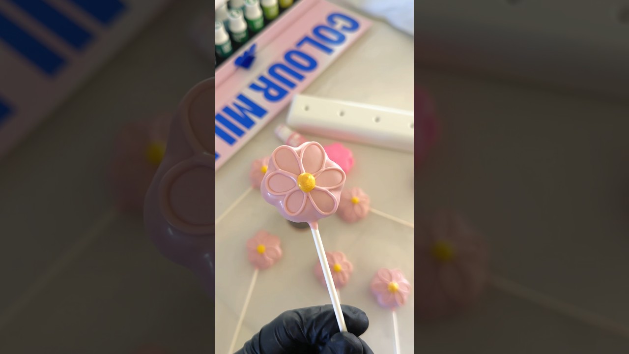 How to make a flower cake pop 🌸 #cakepops #cakepoptutorial #shorts