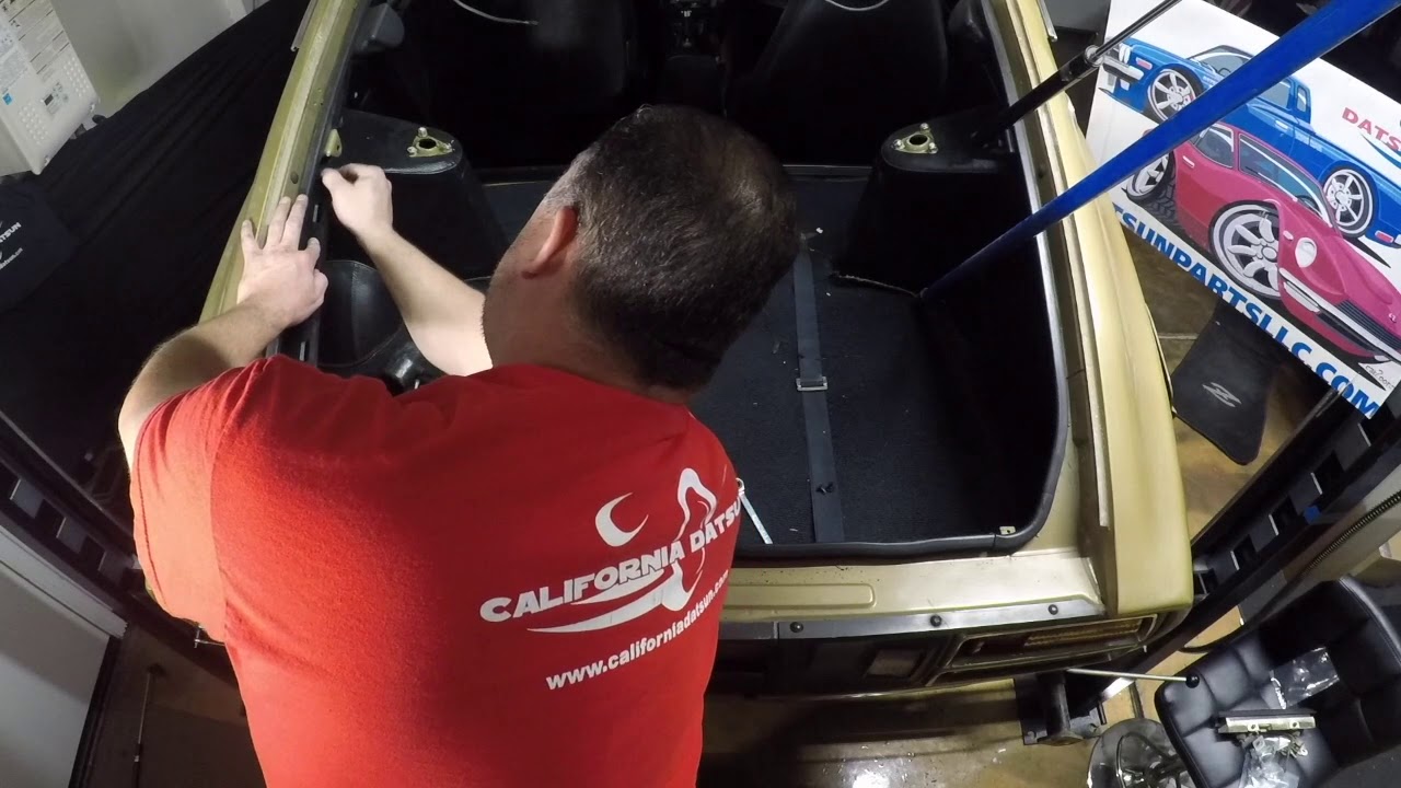 Datsun 280Z Interior Hatch Panels breakdown