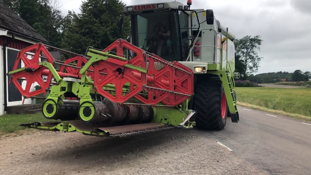 Skördetröska CLAAS Lexion 420 med Vikbord
