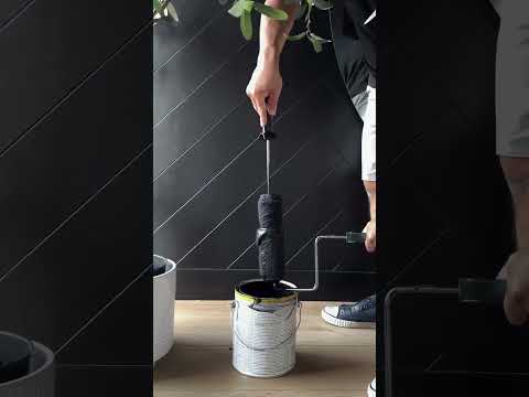 EASY WAY TO CLEAN PAINT ROLLER #paintrollerhack #paintroller #howtoreusepaintroller #paintbrush