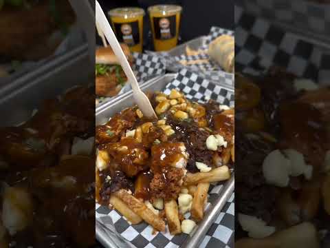 HALAL Burgers in Toronto | Mini Moe's #toronto #halal #halalornothing #scarborough #burgers