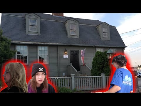 Eating at a haunted restaurant(Captain Daniel Packer Inn Mystic)|Ashtwin03