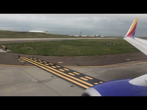 Southwest Airlines Boeing 737 arriving Denver Airport||SKpinkosVlogs||#southwestairlines#denver