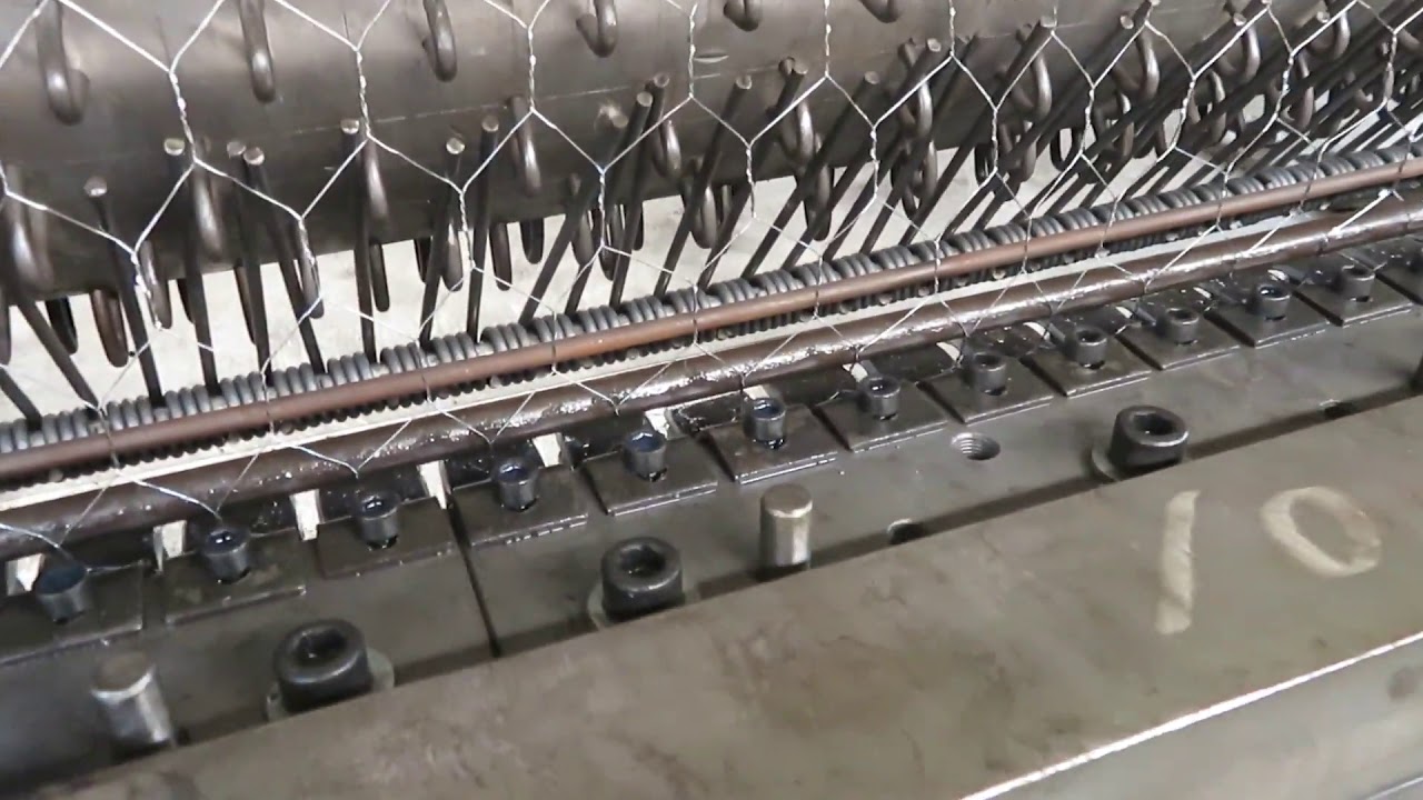 Straight and reverse twisted hexagonal wire mesh machine