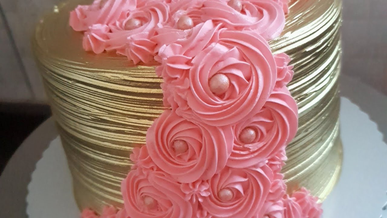 BOLO DOURADO COM ROSETINHAS ROSA | BICO 20 | ATELIÊ DOCE - LIDIANE OLIVEIRA