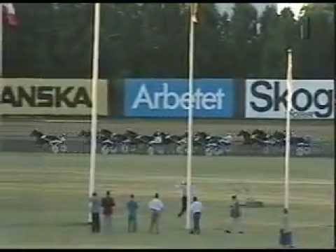 The mythical kick – Tales of legendary trotters