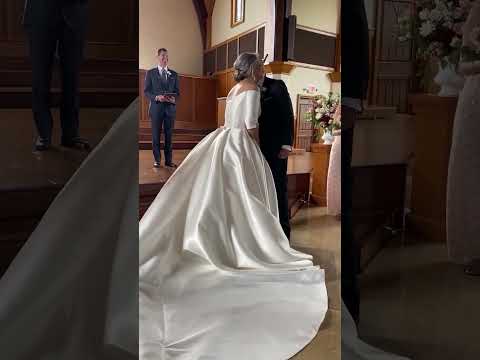 How To Walk Down The Aisle … via: @timewithlynn #wedding #weddingshorts