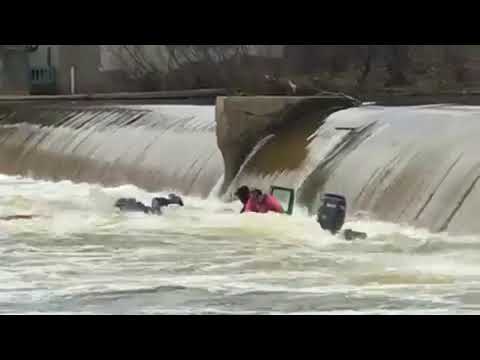 Fishing boat capsizes at dam