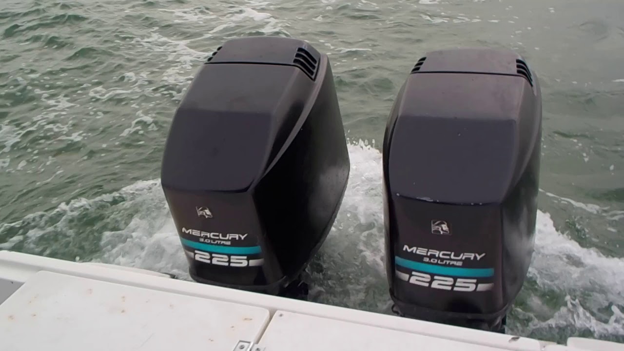 Robalo 2440 Walkaround Boat
