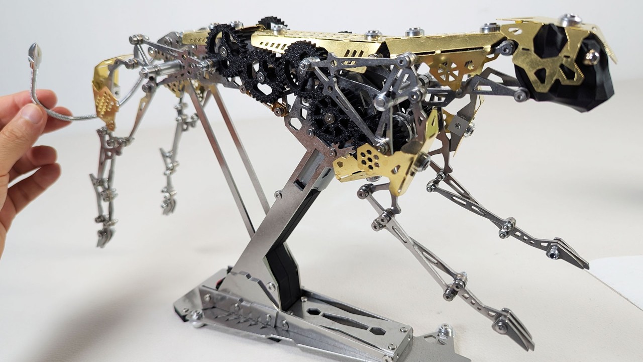 Dynamic Leopard Metal Model Kit | Magnetic Games