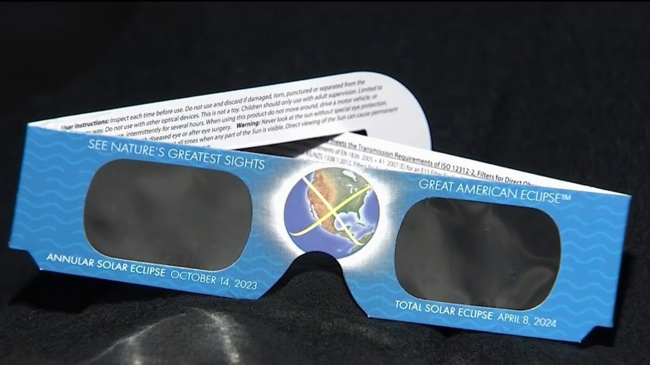 No olvides de usar las gafas especiales para ver el eclipse solar