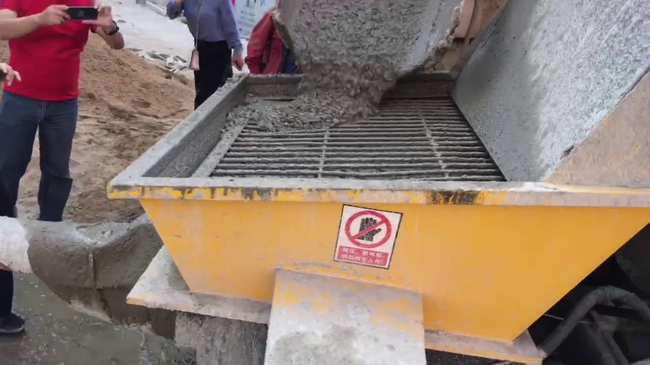 Aimix Concrete Trailer Pump Working On Site 01