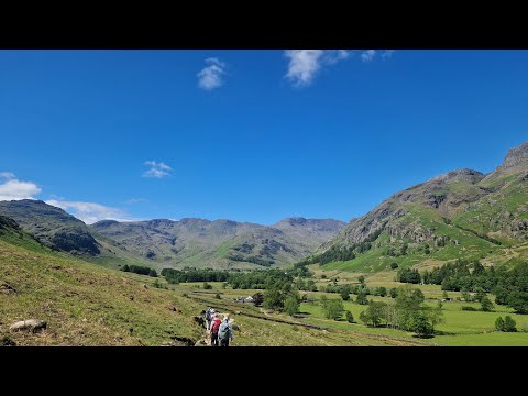 Lake District walking from Elterwater along the Langdale Valley, with stunning mountain views