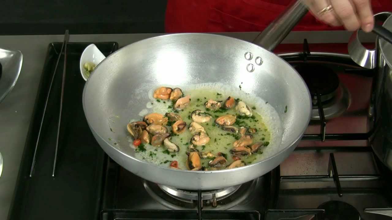 Mezze maniche cozze e melanzane