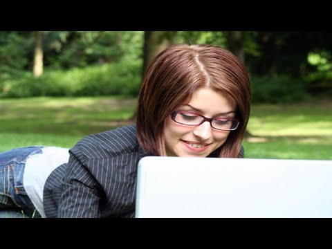 Advantages & Disadvantages of Chatting on the Internet