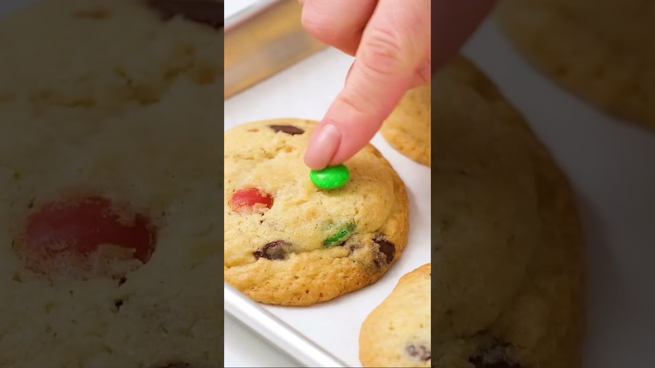 M&M Christmas Cookies | Bright Festive Pops of Christmas Colors!