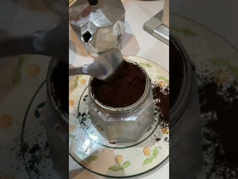 How to make traditional Italian coffee ☕️ using a Moka 🇮🇹
