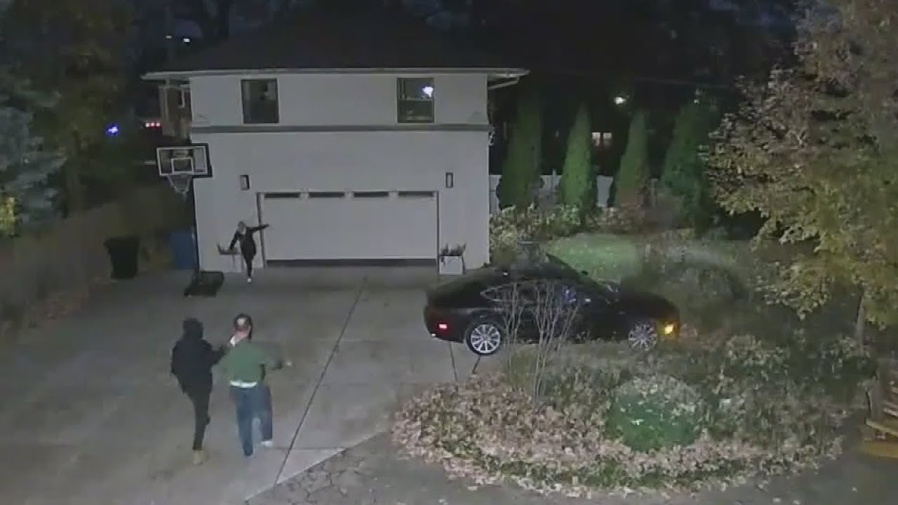 No bond for 2 men charged in violent Chicago carjacking caught on camera