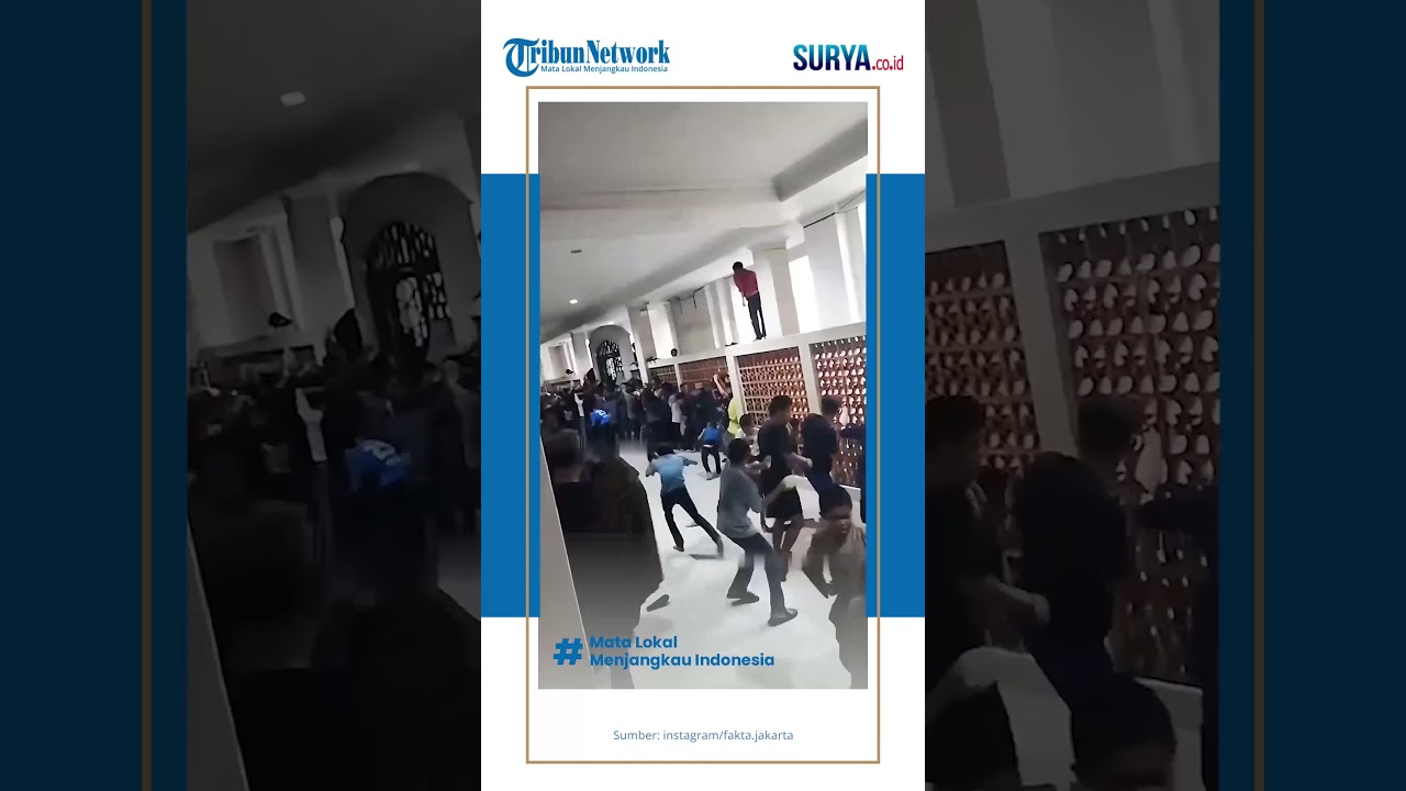 Terekam Bocah Malah Saling Lempar Sandal di Masjid Raya Makassar saat Antre THR