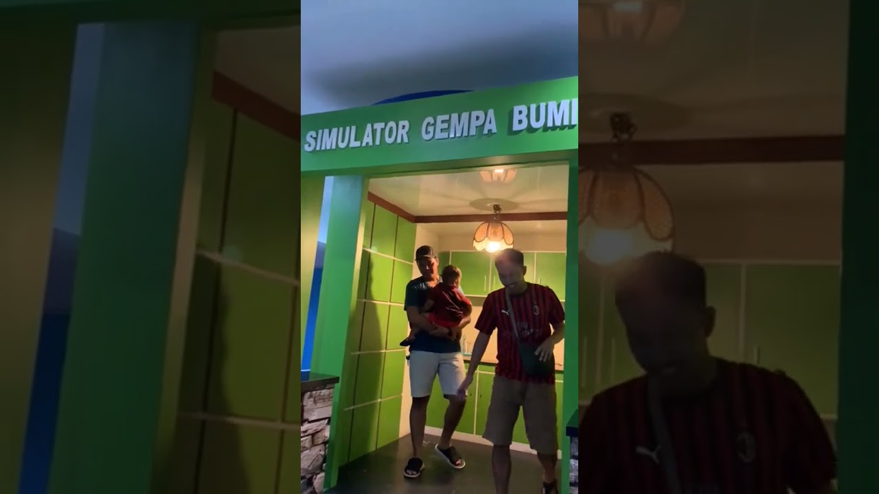 Nyobain rasanya gempa di simulator gempa Taman Pintar #gempabumi #gempa #prayforcianjur