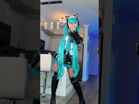 When Hatsune Miku comes to life!! 😍