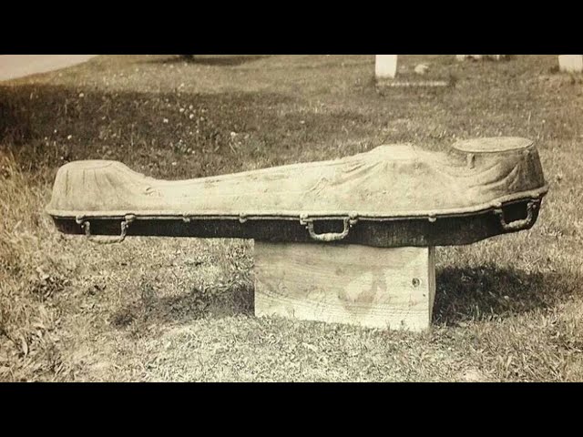 How to pronounce coffins | HowToPronounce.com