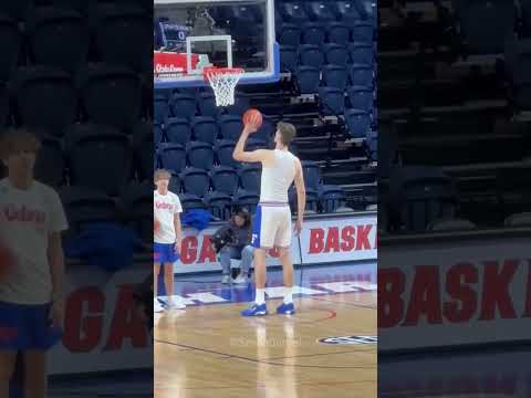 How 7'9" Olivier Rioux Warms Up!