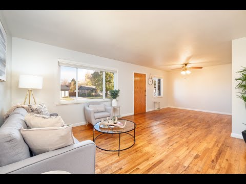 Mid-Century Charming Brick Ranch in Harvey Park
