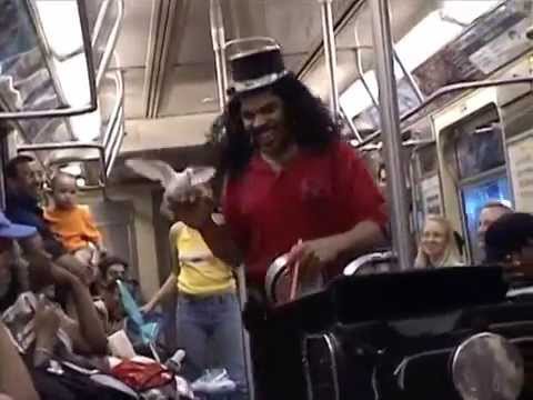 funny magician in subway-------new york videidyssey(327)