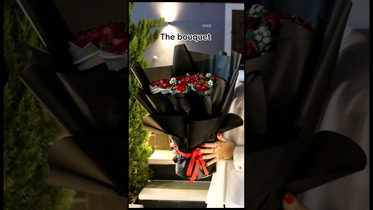 Cupcake bouquet with buttercream flowers #cupcakebouquet #cupcake #flowers #homemade #shorts