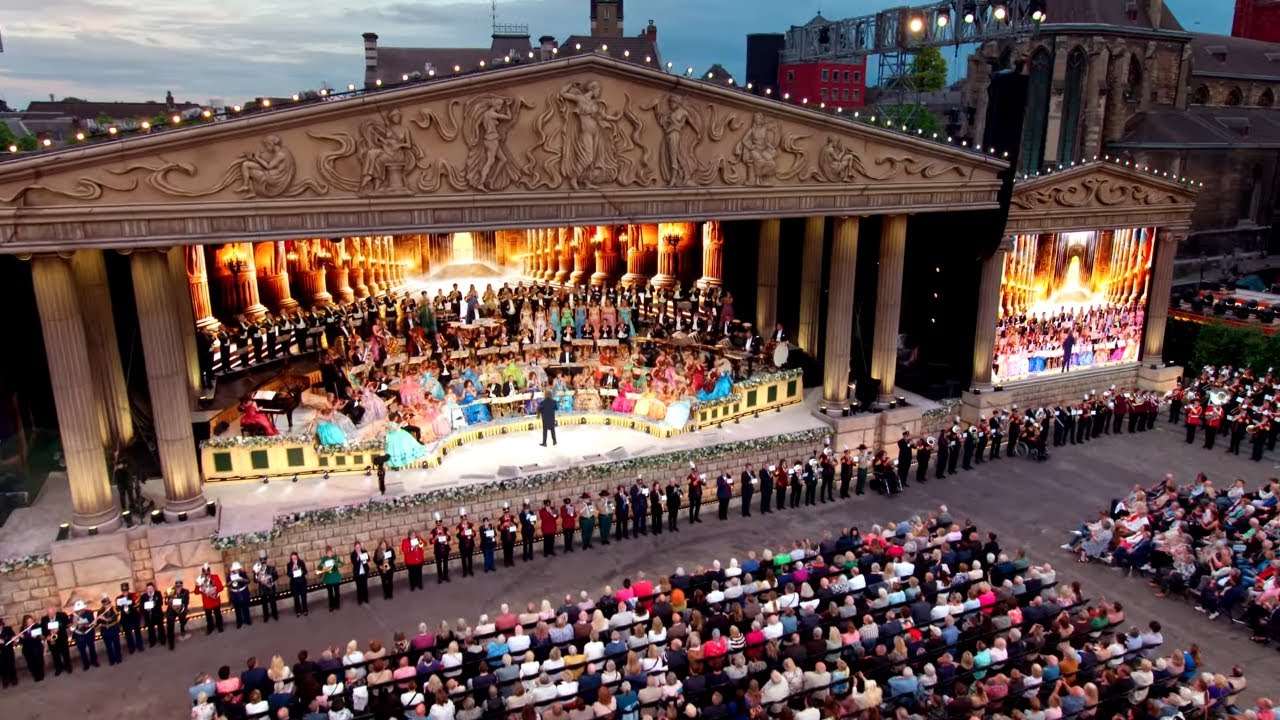 André Rieu – Triumphal March with 400 Brass Players