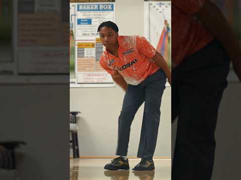 Why do people bowl 2 handed? The advantages of 2 hand bowling discussed by Mark Baker. #pba #bowl