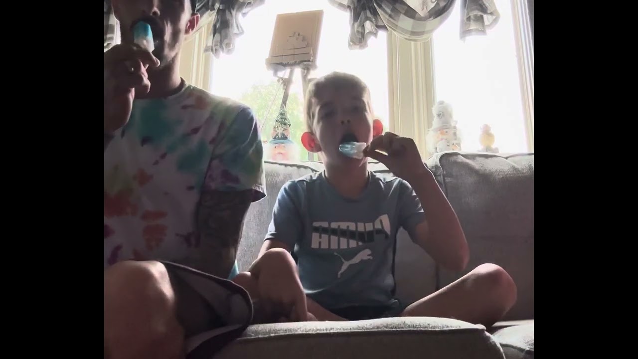 Extreme blue raspberry bomb pop review