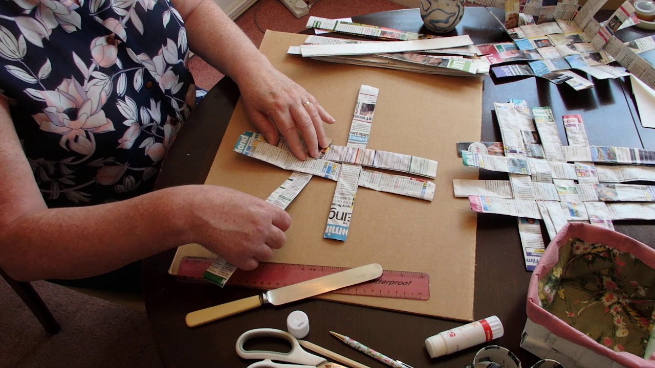 How to make a basket from magazines