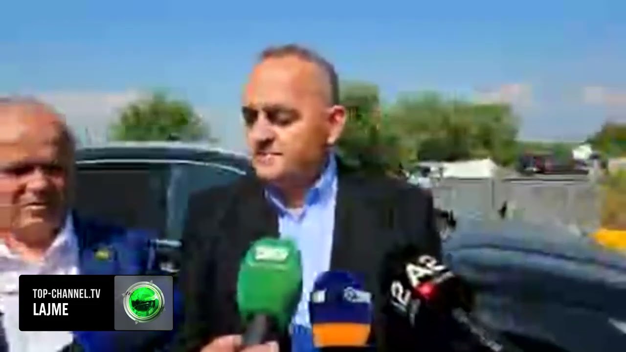 Top Chanel/ Fredi Beleri rikthehet në burgun e Fierit, shoqërohet nga ... Top Chanel/ Fredi Beleri rikthehet në burgun e Fierit, shoqërohet nga ...