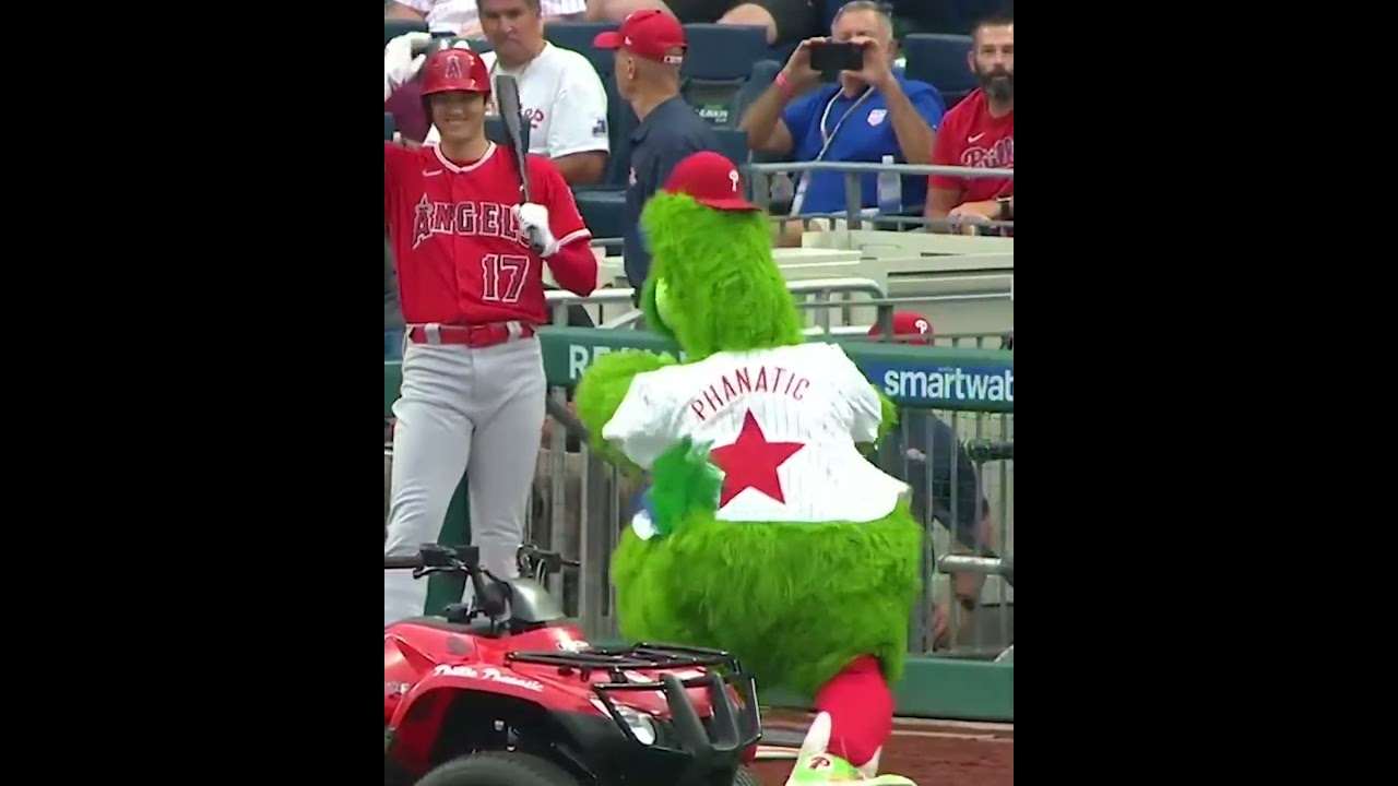 When legends meet. Shohei Ohtani 🤝 Phillie Phanatic