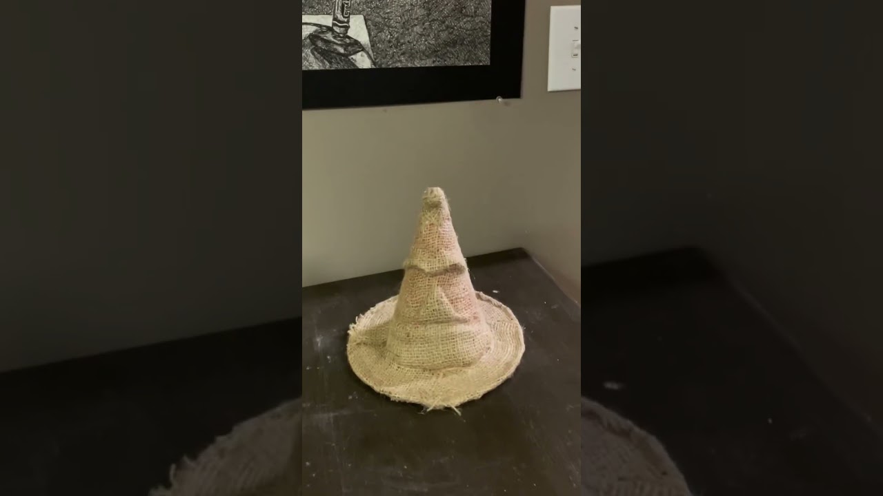 Easy DIY Sorting Hat craft! 🧙‍♂️⚡️#subscribeformore #harrypotter #diy #sortinghat #rugormat