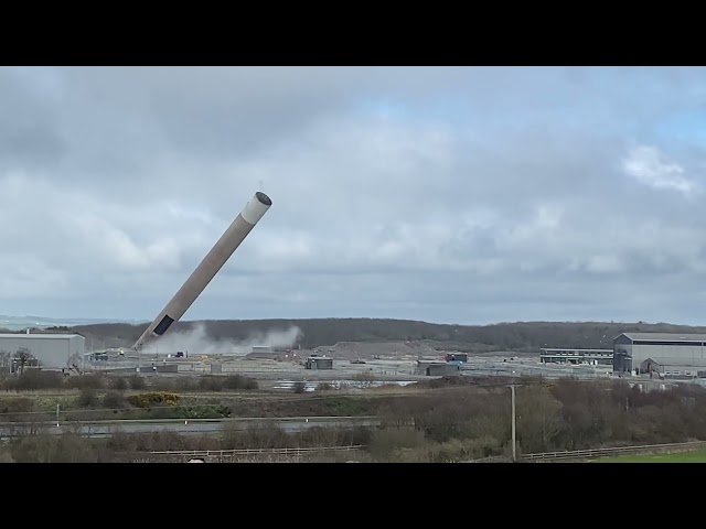 Anglesey Aluminium (Tinto) Chimney, Holyhead, 1971 - 2024 Minecraft Map
