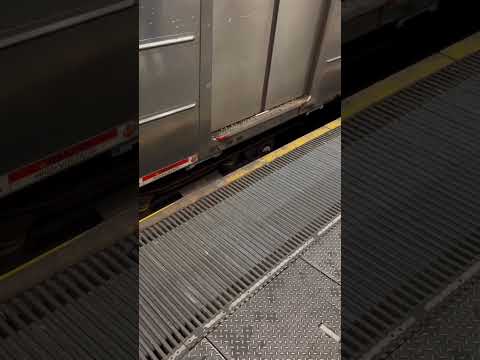 Moving Platform in NYC Subway 🚊 Union Square Station