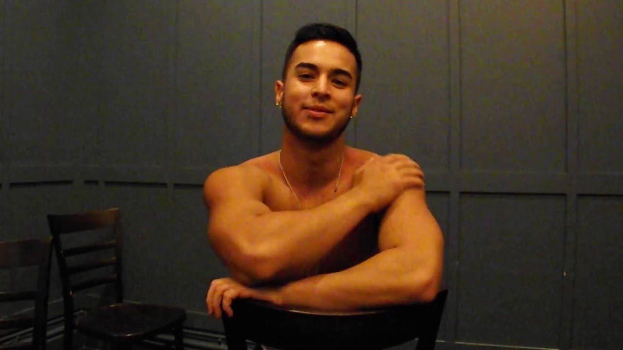 henspartyideasadelaide.com.au-topless-waiter