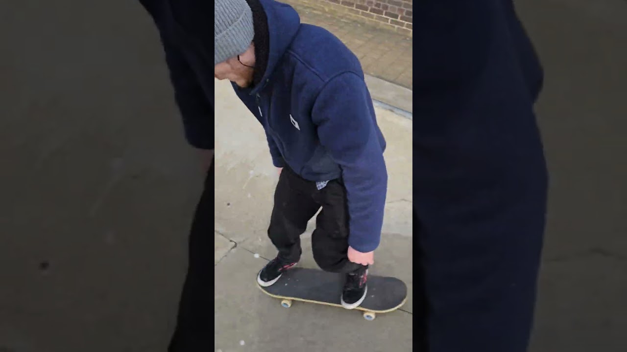 Skateboarding Rossmere Plaza 2023 - Raw Footage (Rozzy)