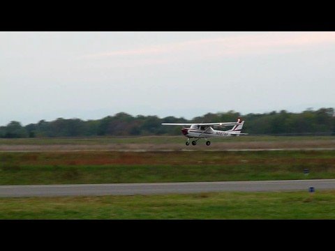 Cessna 150, N6674F landing at KHWY