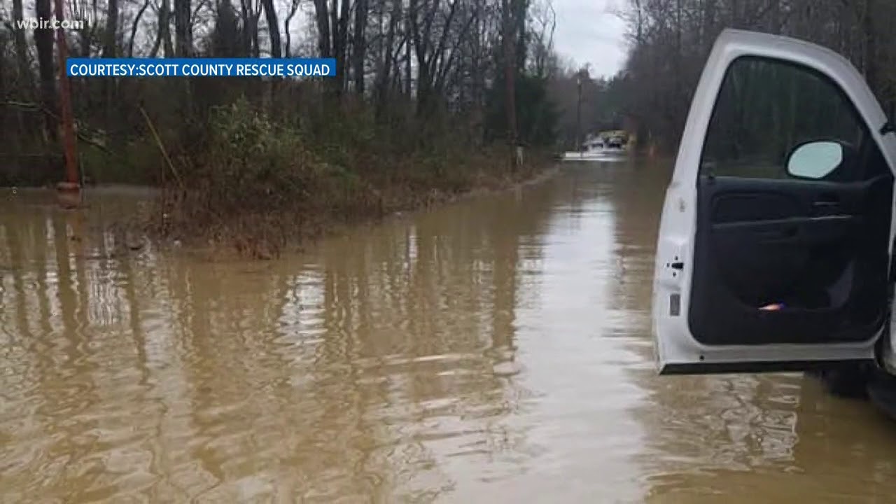 People being rescued from flooded mobile homes in Scott County